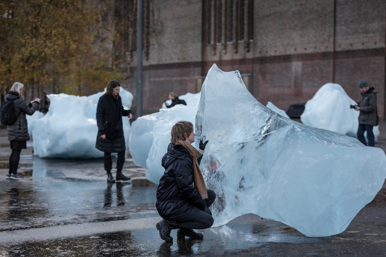 Ice Watch London, le foto dei blocchi di ghiaccio che si sciolgono a ...