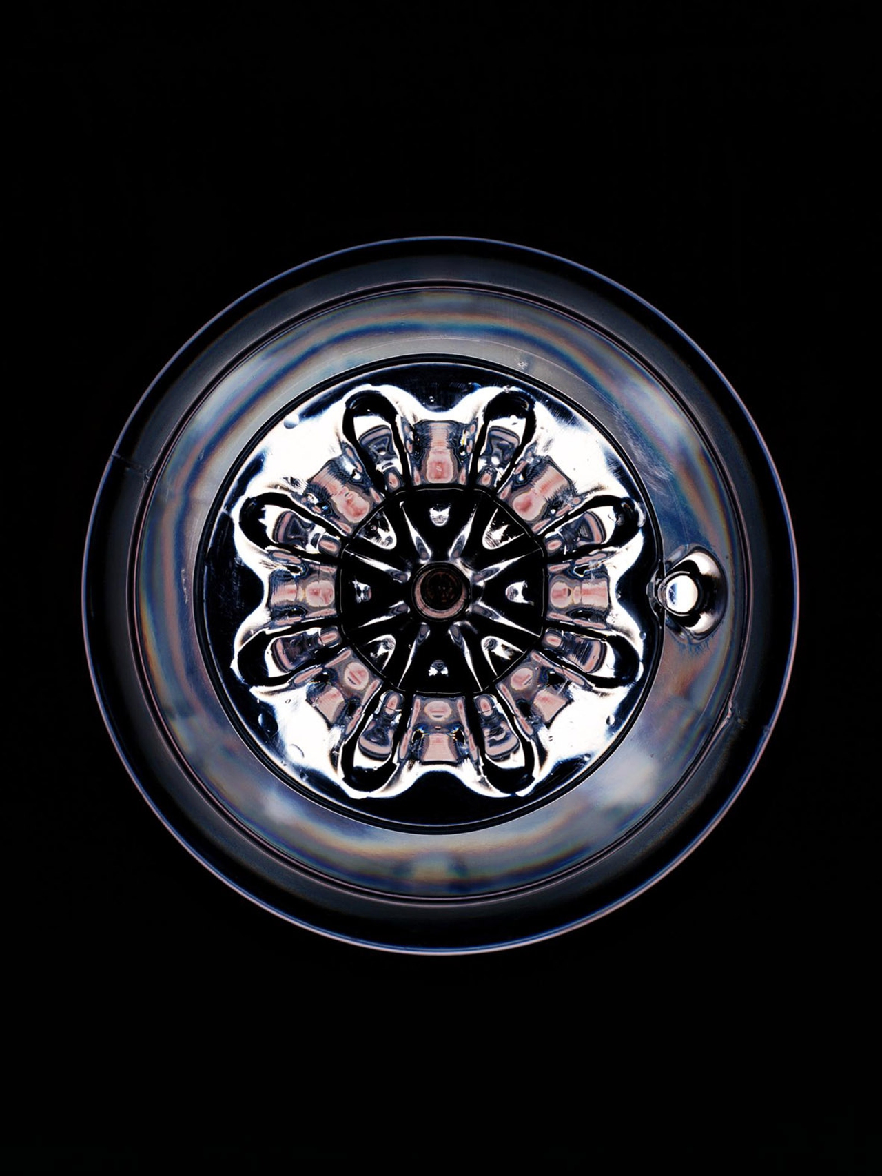 Water is Life, Eric Maillet turns bottles into works of art - LifeGate