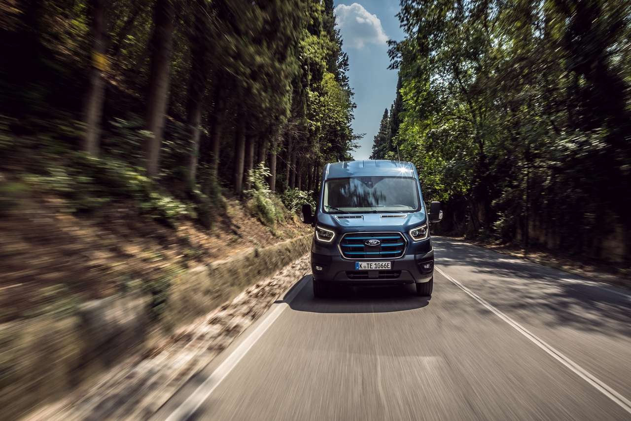 E-Transit elettrico, una scelta sostenibile per la mobilità di imprese ...