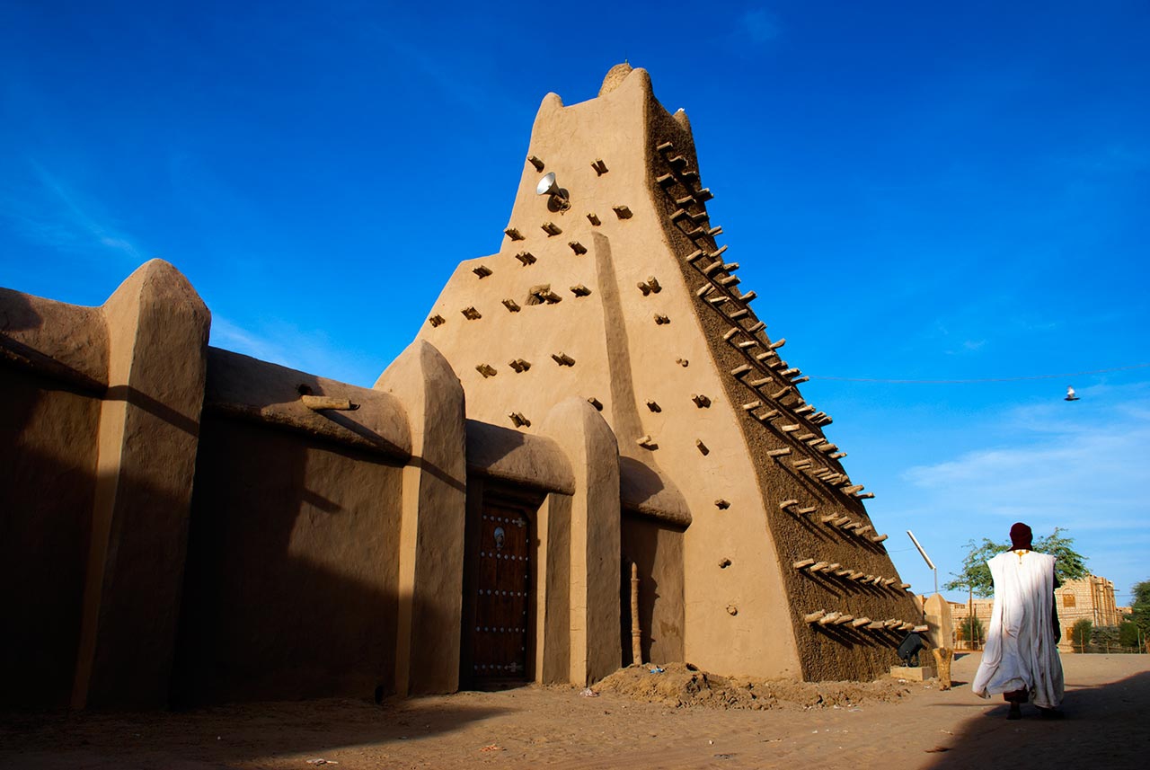 The restoration of Timbuktu's mausoleums turns a page in Mali’s history ...