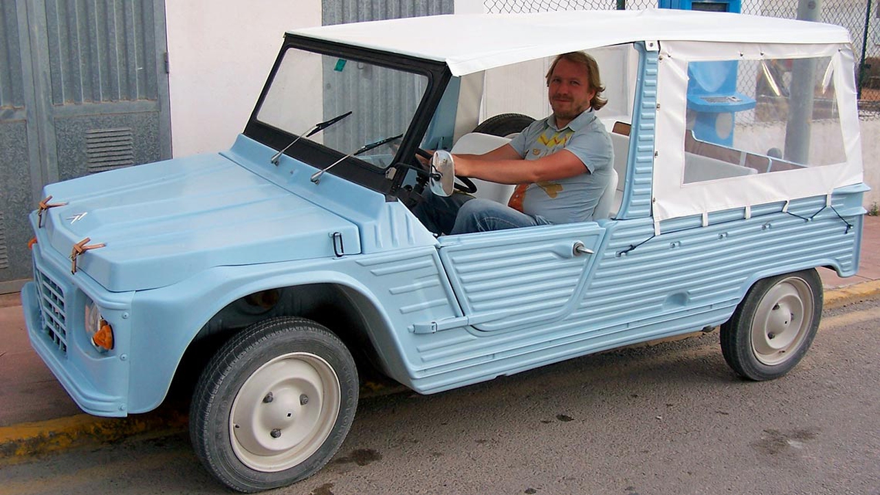 Nostalgia Mehari, sarà elettrica. Ecco com’era quella originale - LifeGate