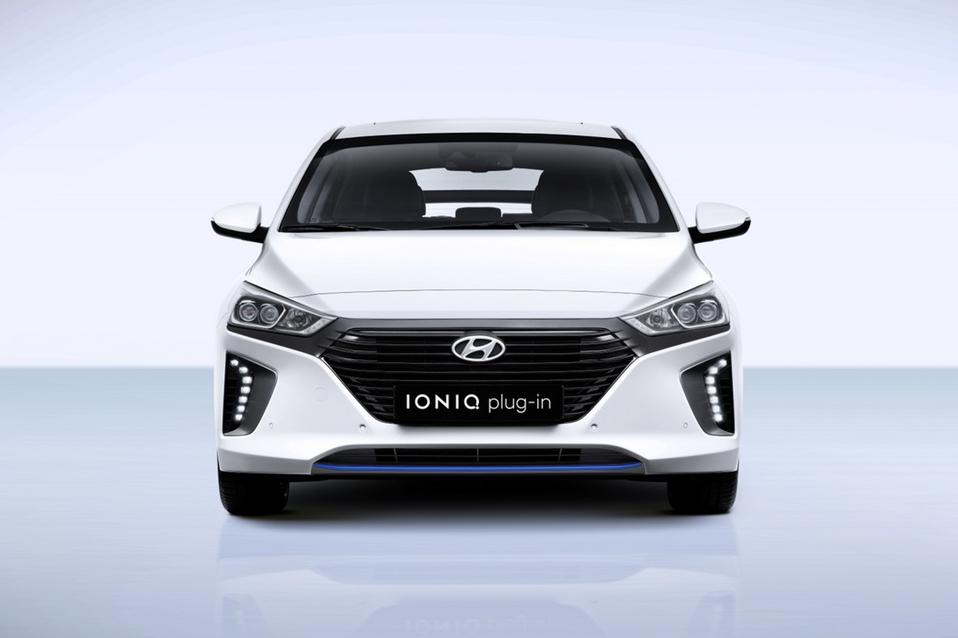 Auto ibrida plug-in, i vantaggi, le caratteristiche, il funzionamento