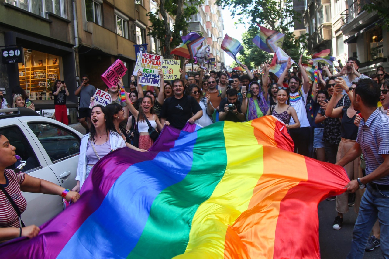 Il coraggio del Pride di Istanbul nonostante il divieto, e le foto ...