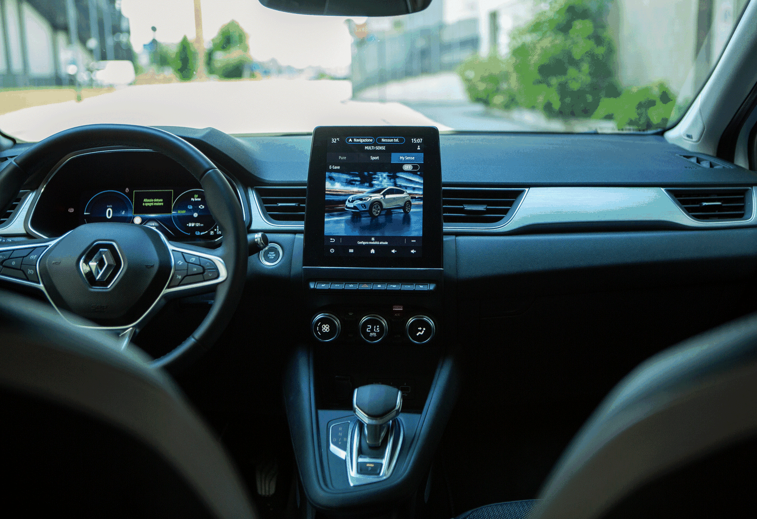 Renault Captur, come funziona e cosa offre davvero l’ibrida plug-in ...