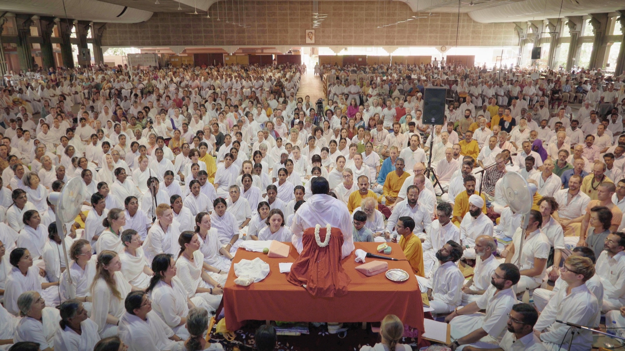 Amma's way, al cinema la storia della leader spirituale famosa per il ...