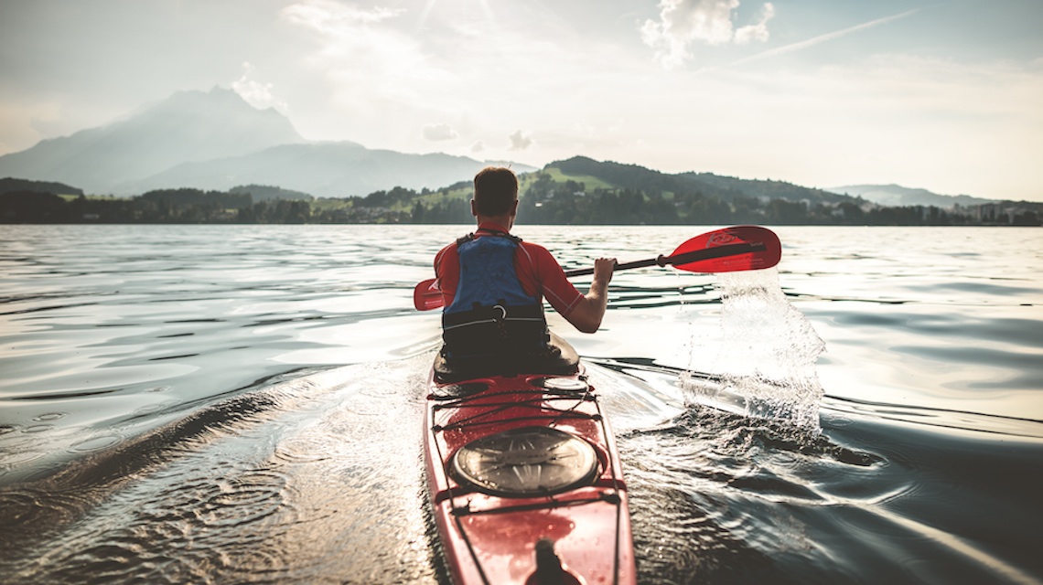 In canoa verso il tramonto: alla scoperta del Lago di Lucerna - LifeGate
