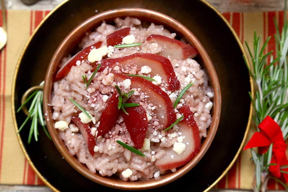 Risotto al Barolo con pere speziate e Castelmagno - LifeGate