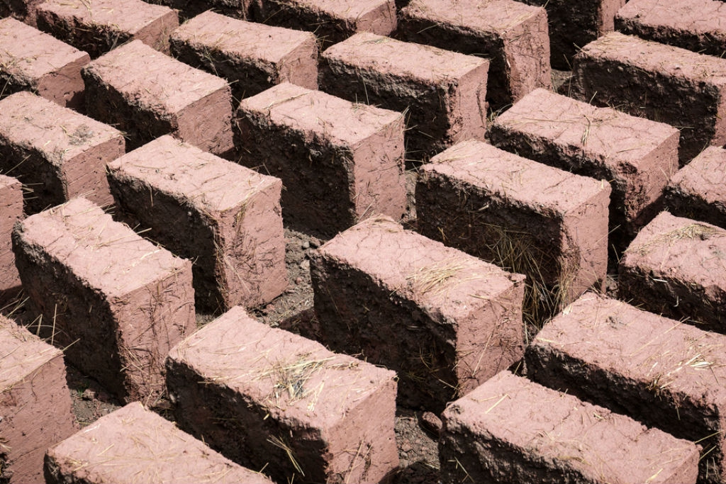 Costruzioni in terra cruda: un'alternativa al cemento - LifeGate
