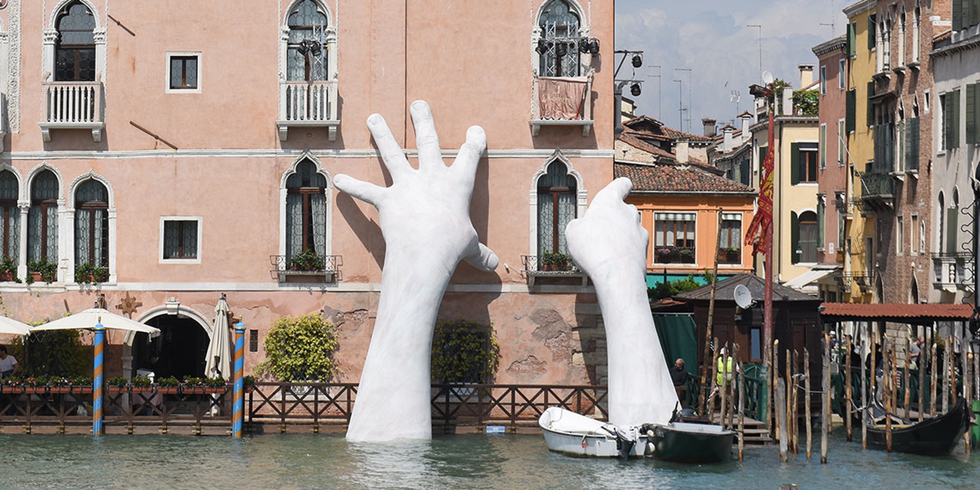 Lorenzo Quinn. Why people are taking notice of giant hands emerging ...