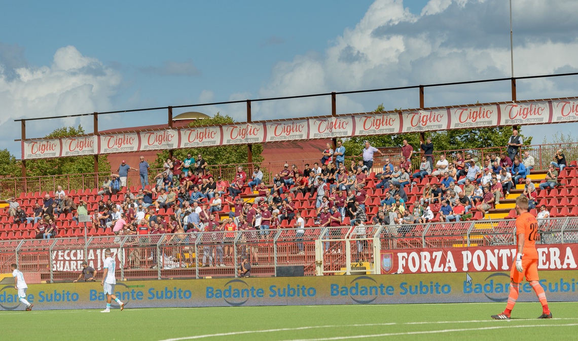 A Pontedera il primo stadio al mondo con le sedute in plastica ...
