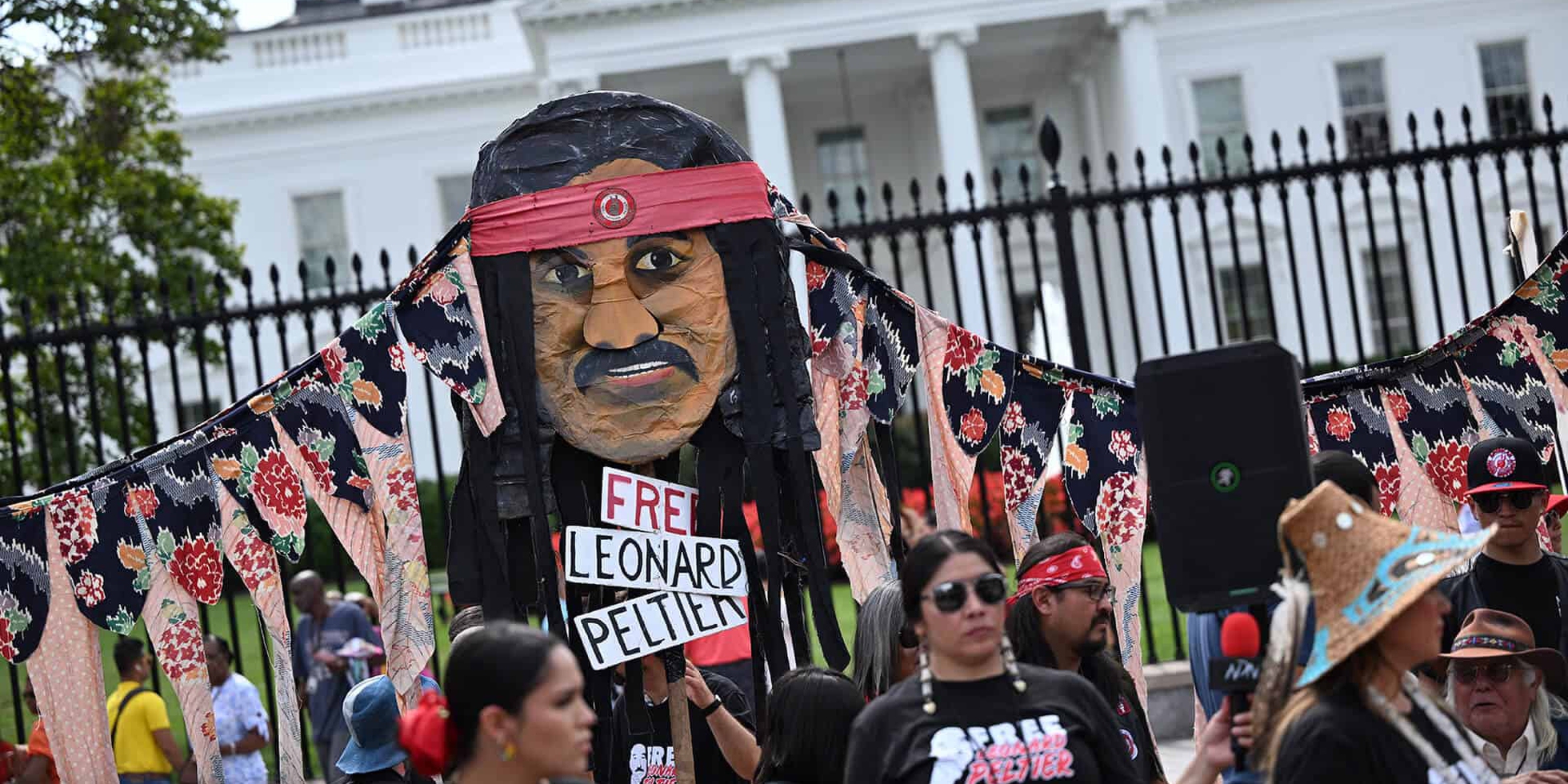 Torna a casa l’attivista indigeno Leonard Peltier, dopo l’atto di ...