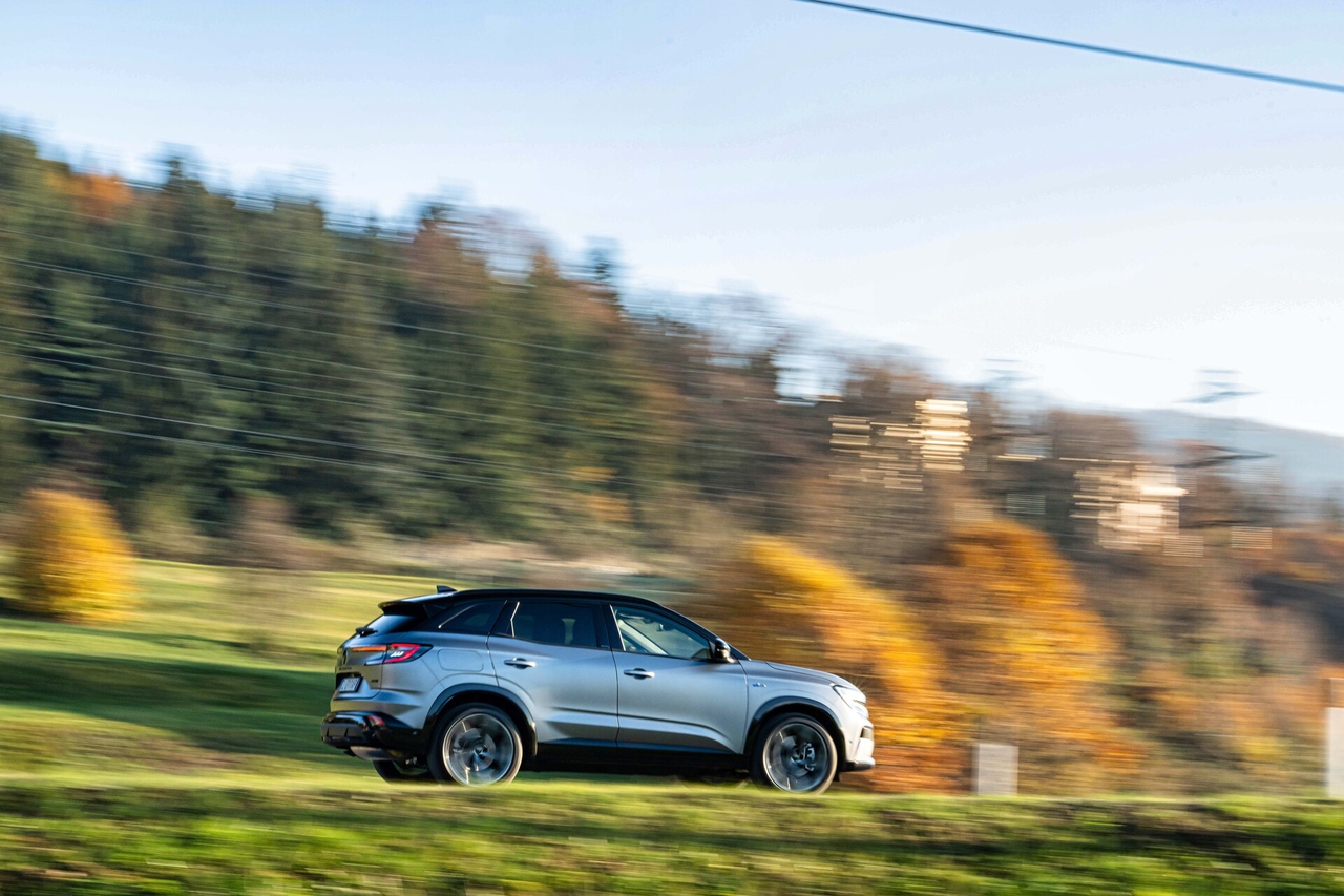 Renault Austral, come va e cosa offre l'ibrida con quattro ruote sterzanti