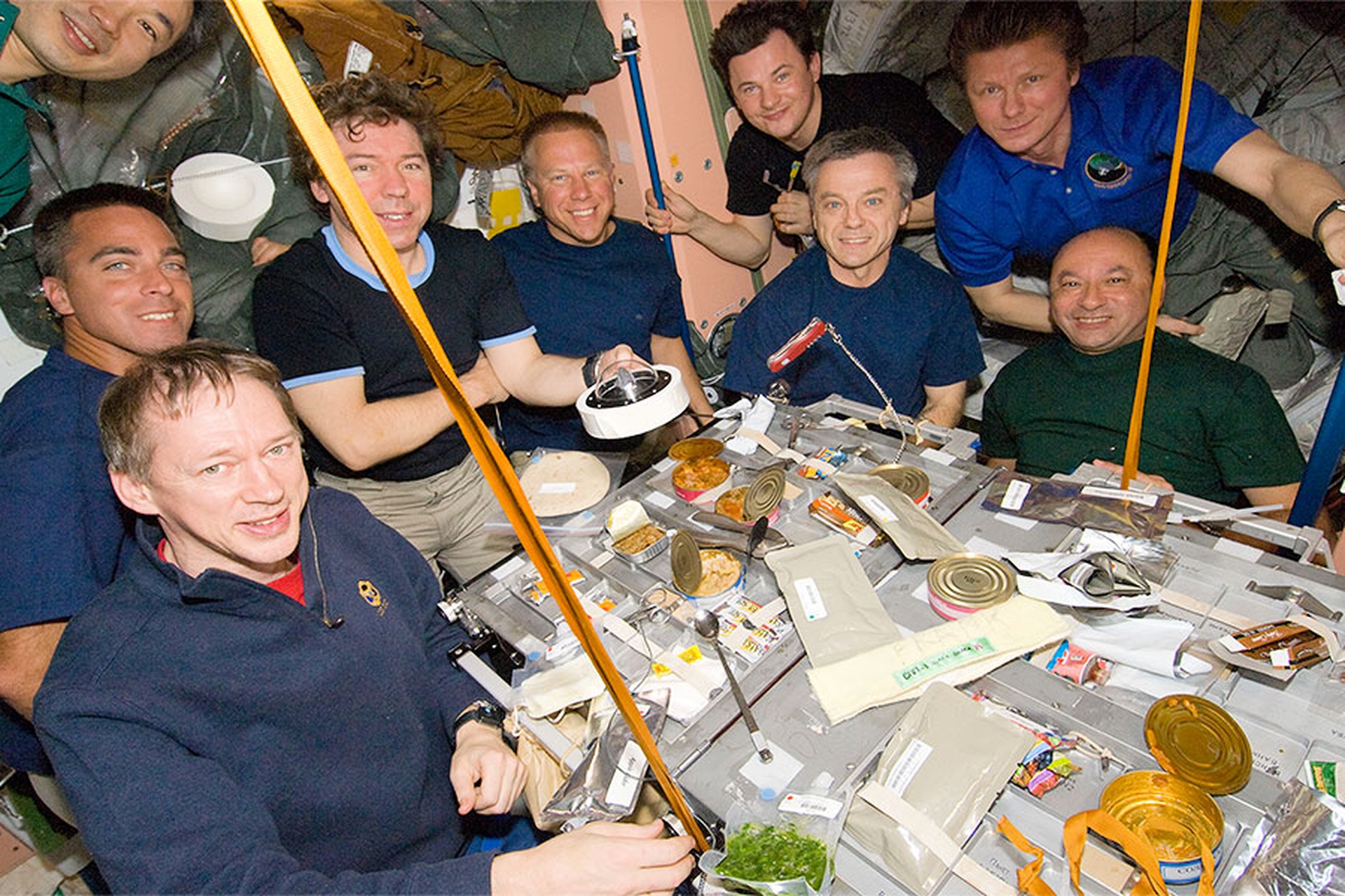What astronauts can and can't eat in space - LifeGate