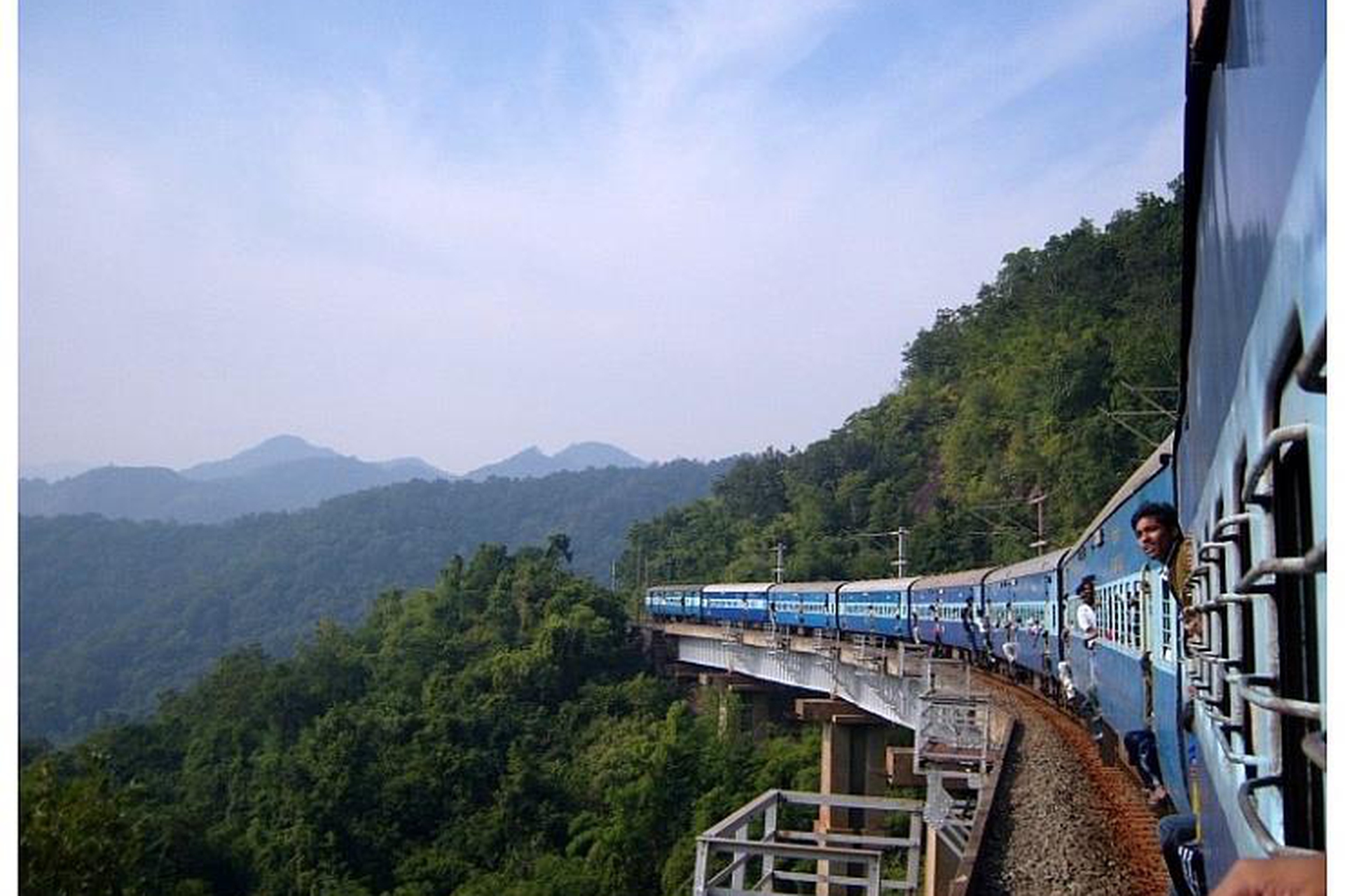 7,000 railway stations in India will be powered by solar energy - LifeGate