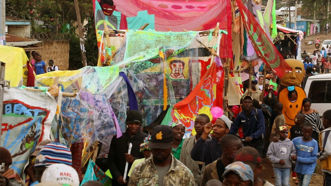 A carnival of colours to walk in the shoes of those who dream of a home ...