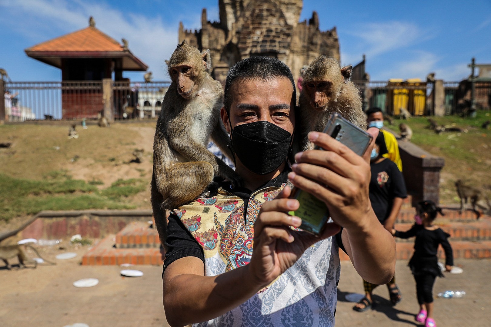 Il festival delle scimmie in Thailandia non è divertente come sembra