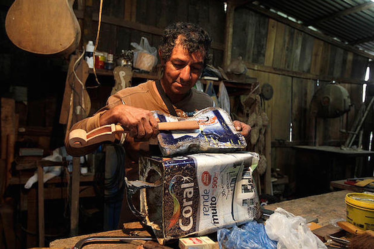 Recycled Orchestra: How to make music out of rubbish - LifeGate