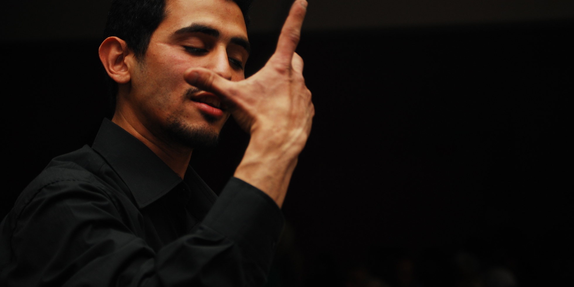 La storia di Aeham Ahmad, il pianista che in Siria suonava tra le macerie