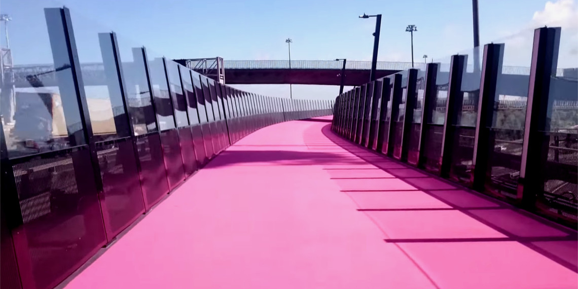 This pink cycling lane in New Zealand amazed the world - LifeGate