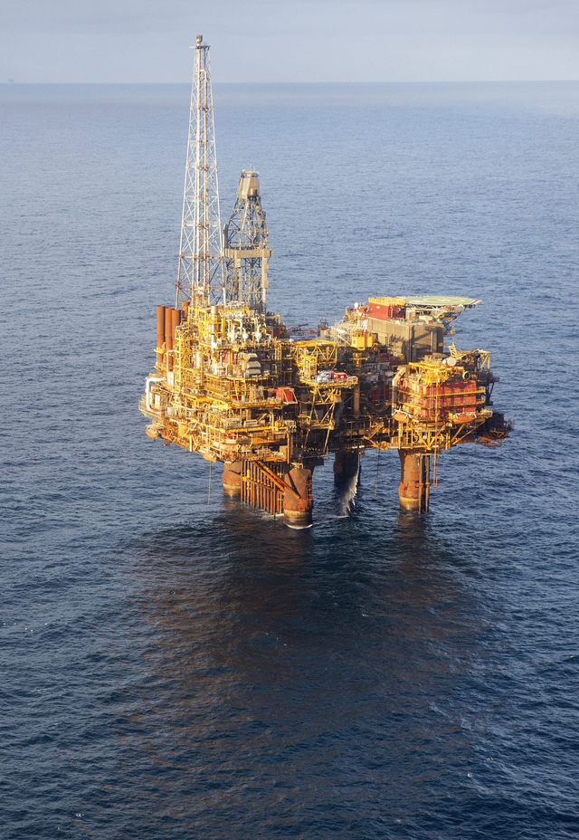 Brent oil platforms - LifeGate
