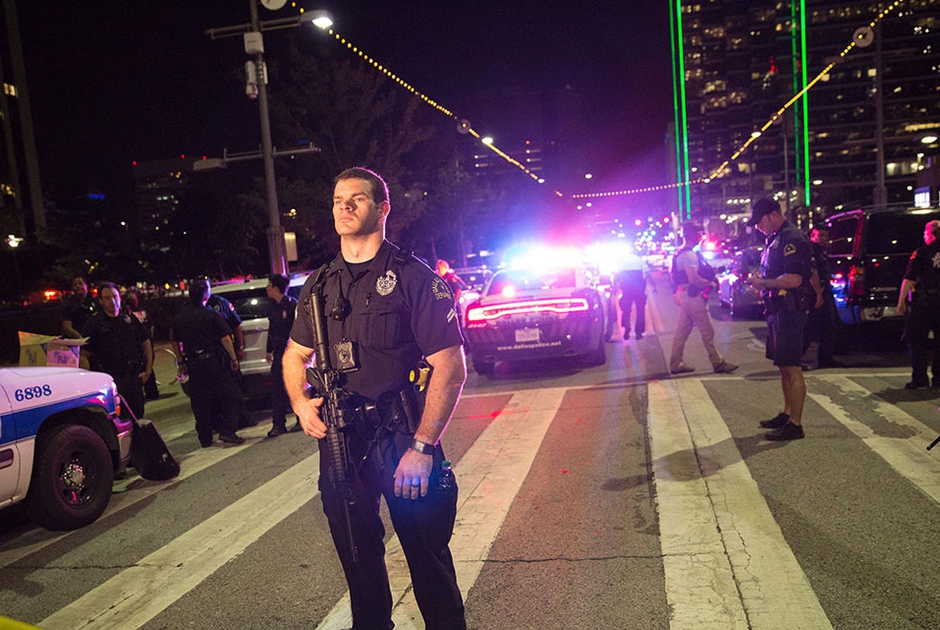 Chi è Stephen Mader, il poliziotto americano licenziato perché non ha ...