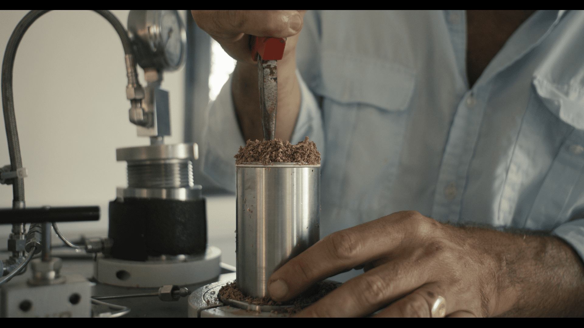 Qual è l'impatto di un profumo? Tra sostenibilità e riciclo - LifeGate