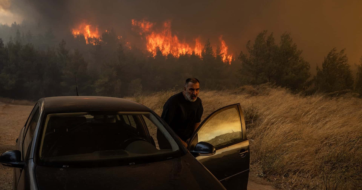 Mega-incendio attorno ad Atene, migliaia di persone in fuga - LifeGate