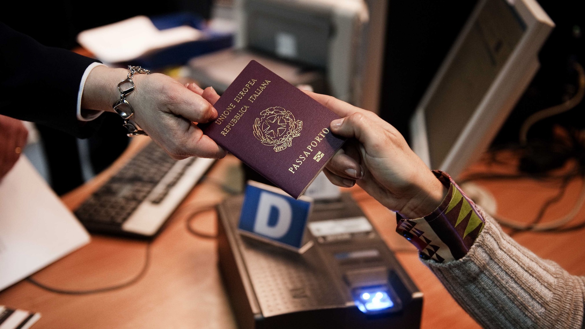 Il passaporto italiano è al primo posto tra i più potenti del mondo ...