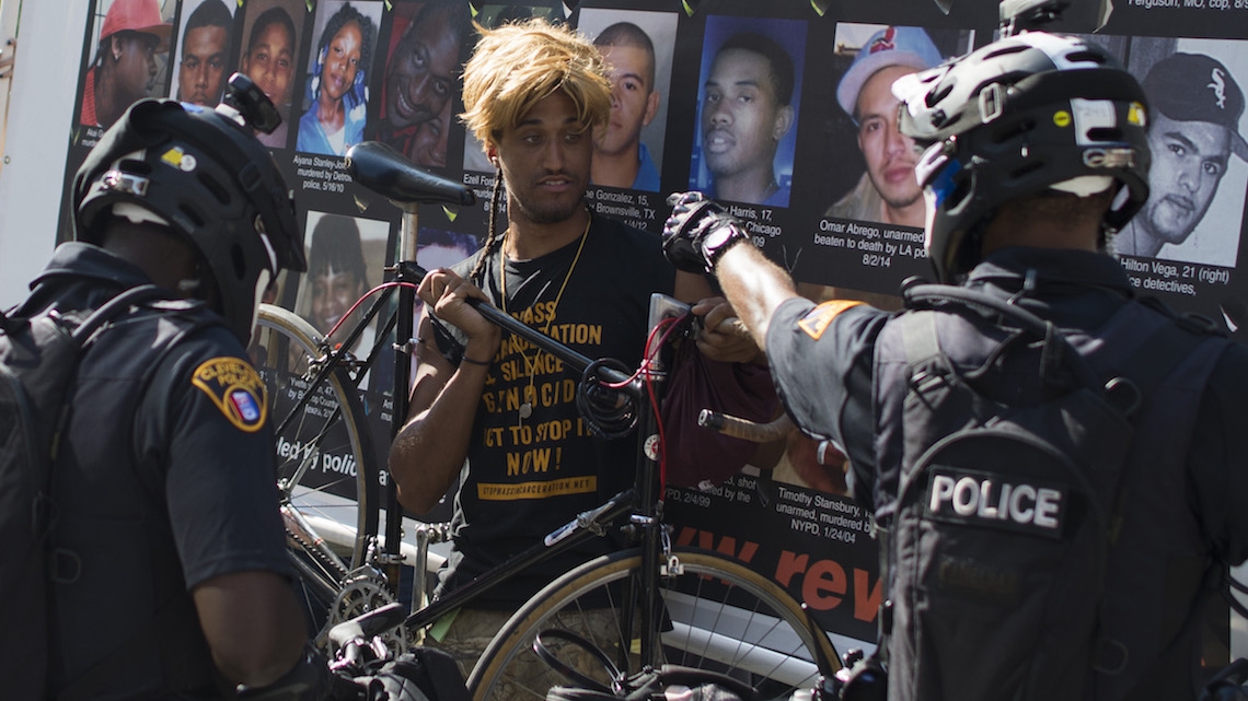 Chi è Stephen Mader, il poliziotto americano licenziato perché non ha ...