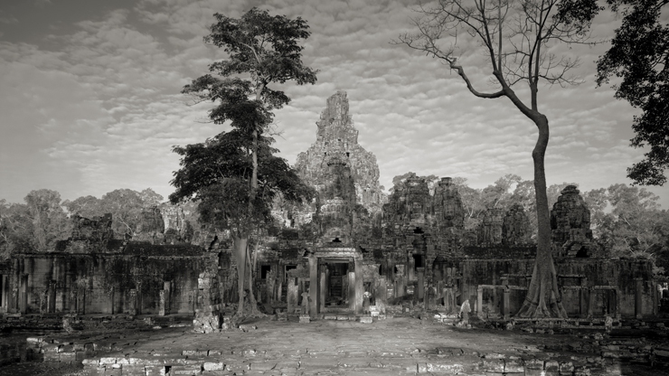 Kenro Izu, the photographer who saves children in Cambodia and Laos