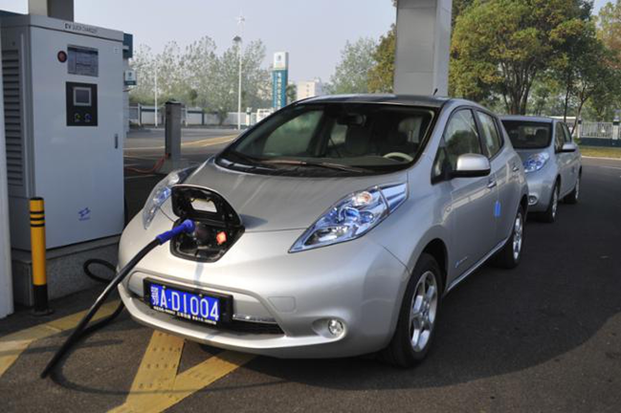 La storia di Nissan attraverso i modelli elettrici più iconici, si ...