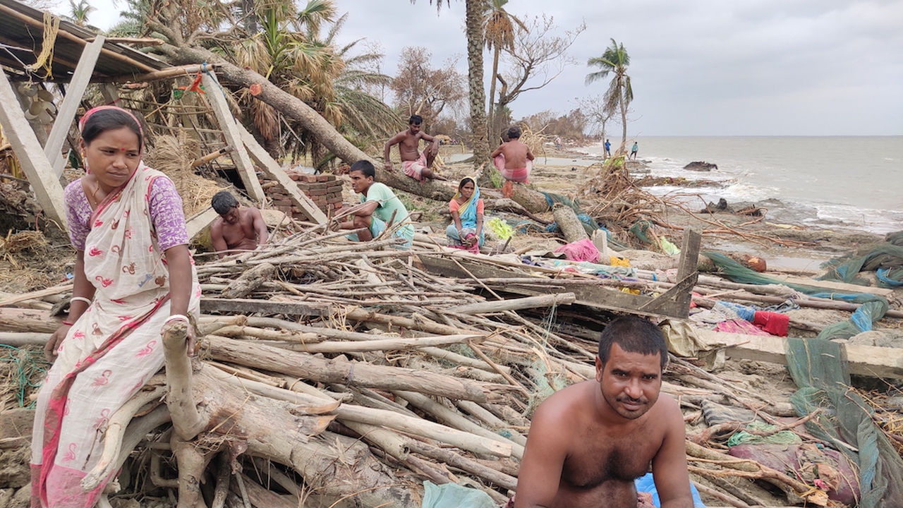 Destruction caused by Cyclone Amphan in West Bengal, India - LifeGate