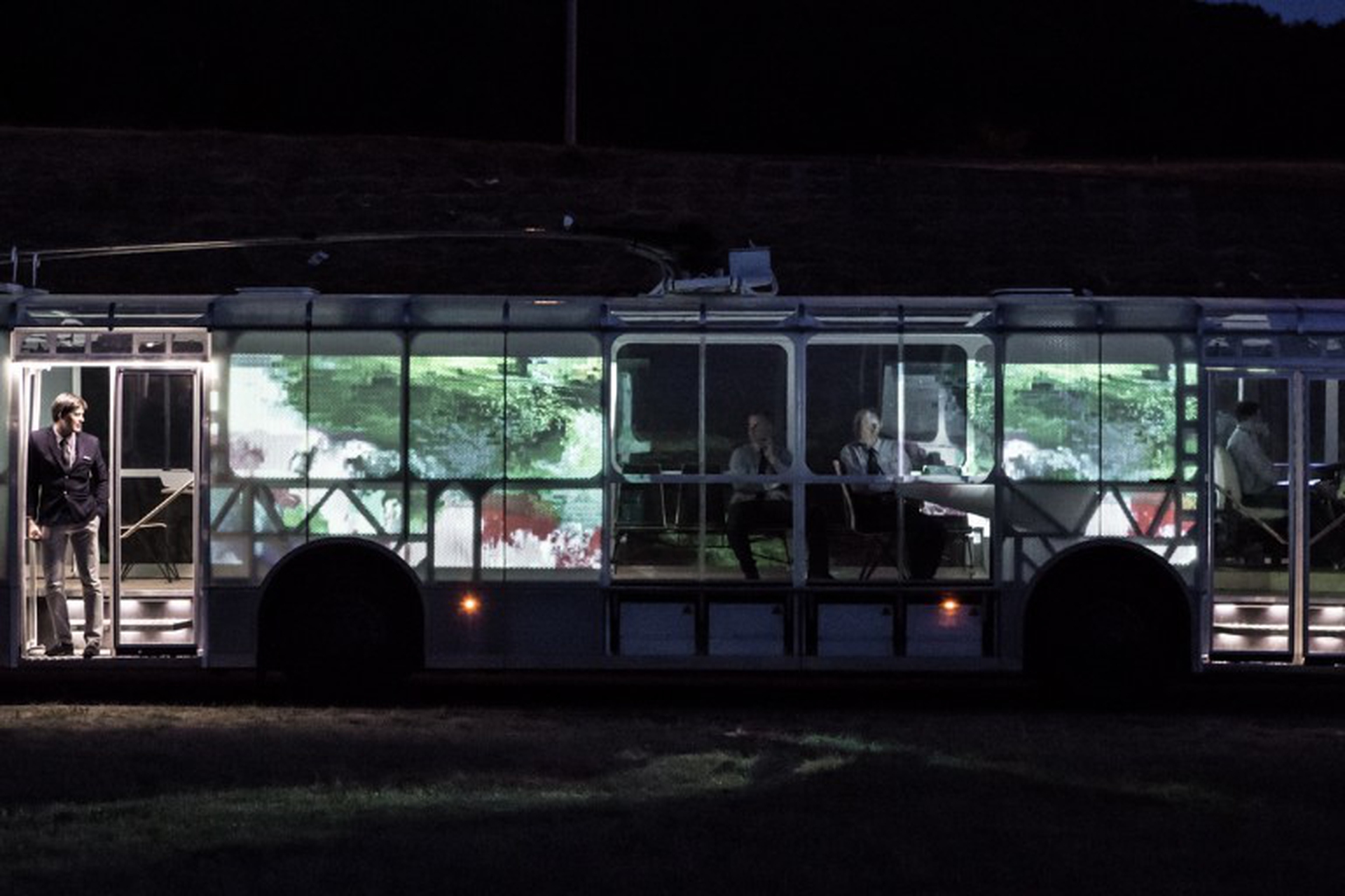 Dancer Bus, the translucent city bus that is powered by wind - LifeGate