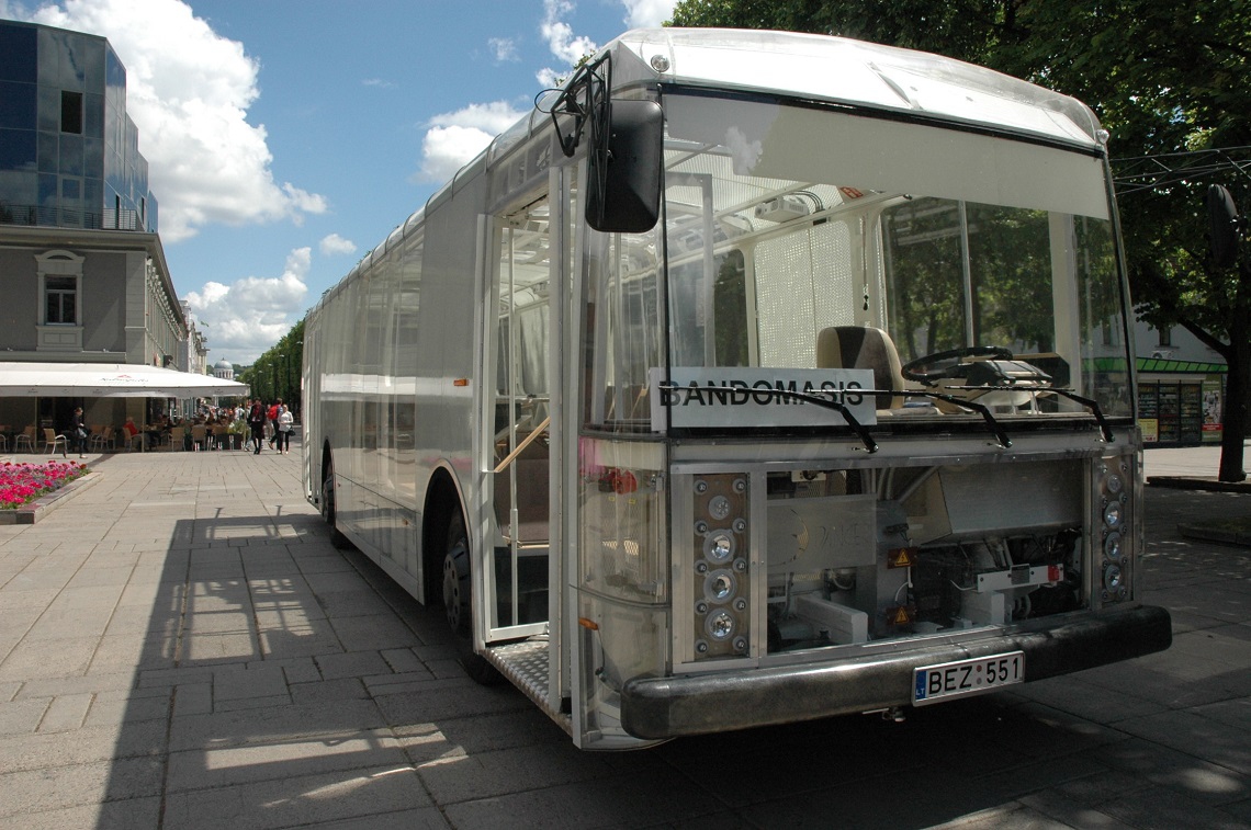 Dancer Bus, the translucent city bus that is powered by wind - LifeGate