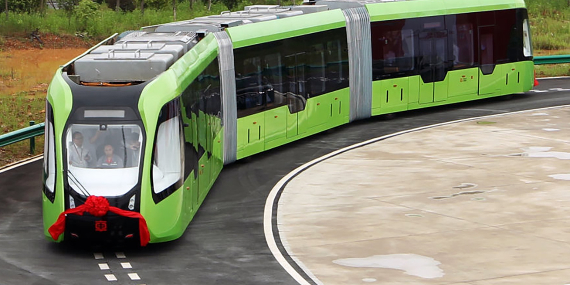 In Cina il primo tram elettrico che funziona senza rotaie ma con la vernice