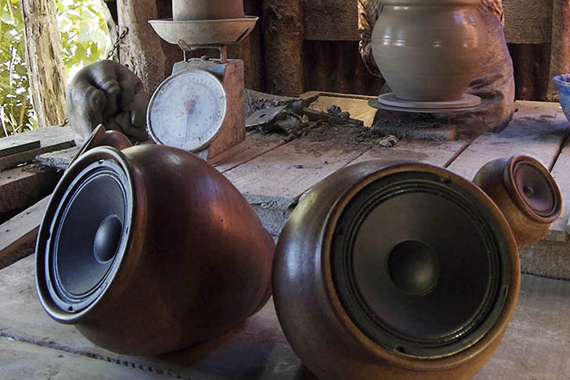 The clay speakers reproducing “the sound of the earth” - LifeGate