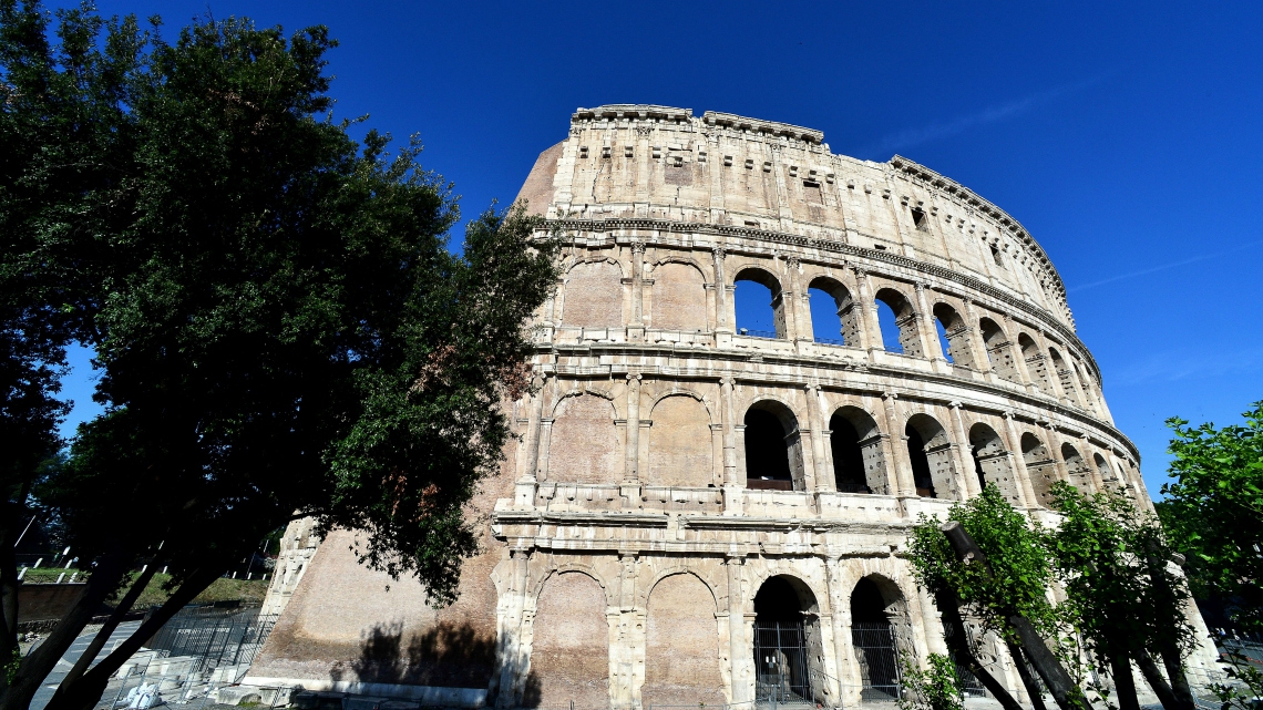 Il Colosseo torna a brillare: completato il restauro firmato dalla Tod ...