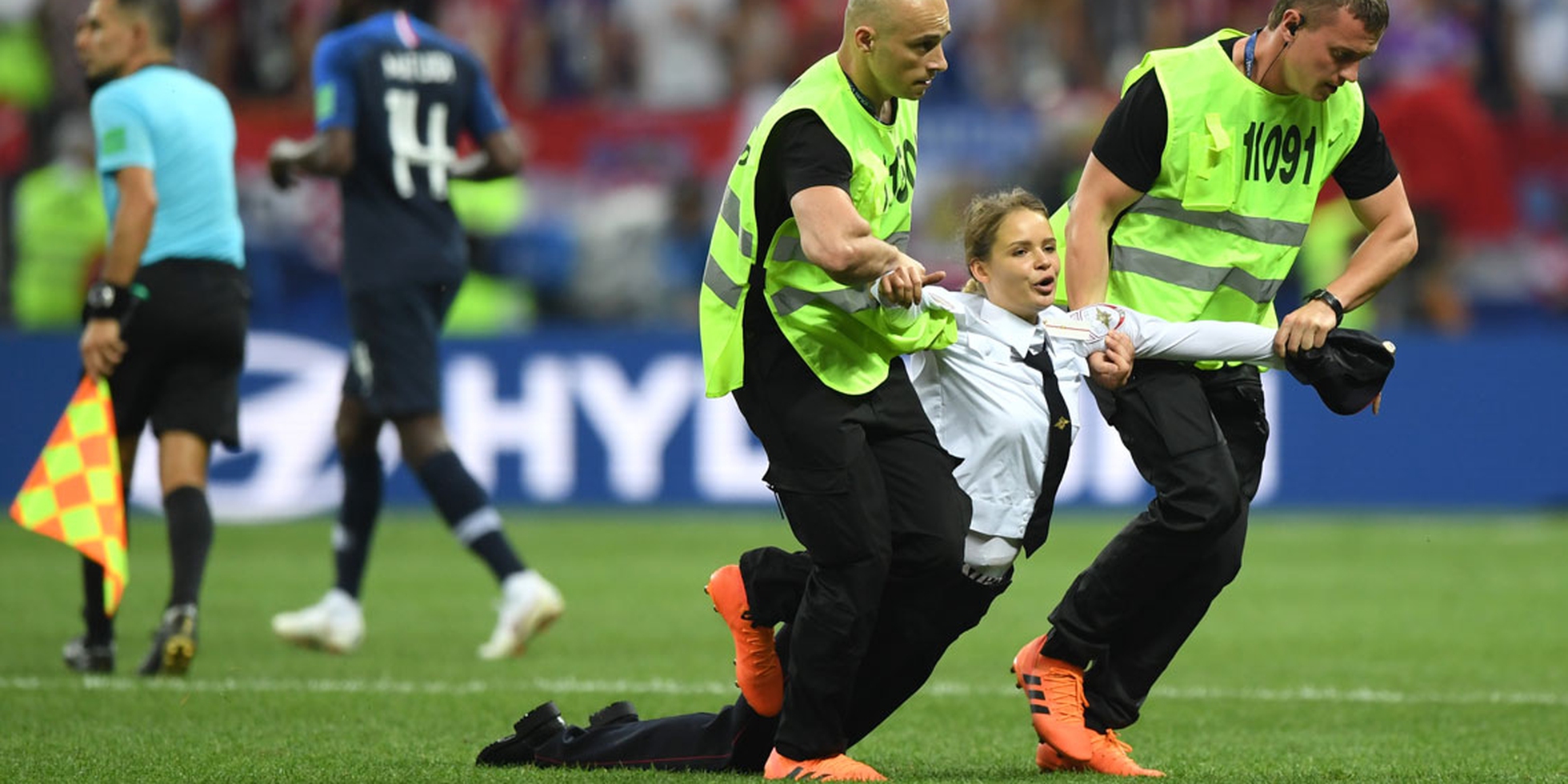 Mondiali 2018, le Pussy Riot invadono il campo della finale per ...
