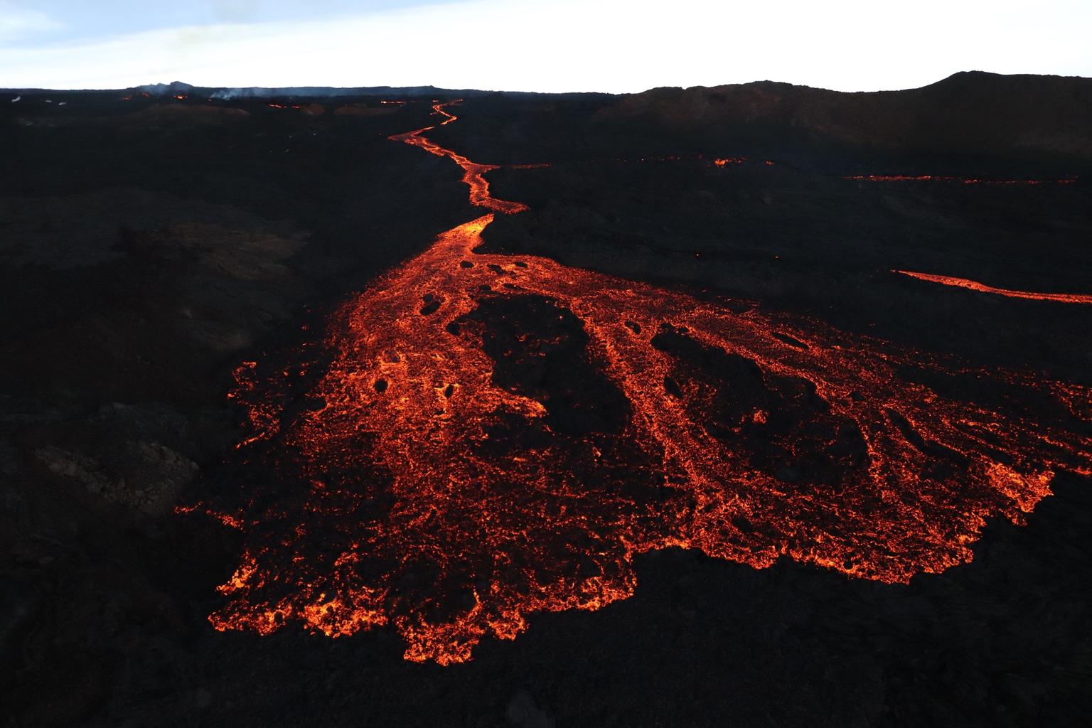 Hawaii, il vulcano Mauna Loa è tornato a eruttare - LifeGate