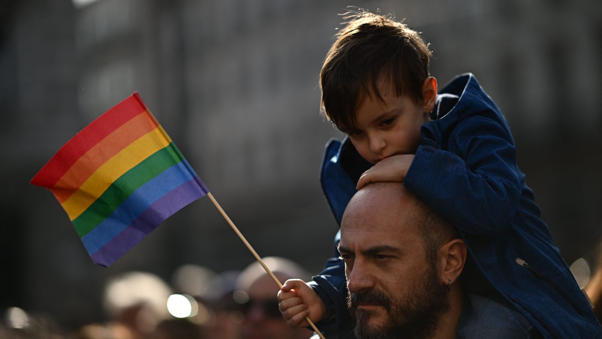 L’offensiva del governo Meloni contro le famiglie omogenitoriali - LifeGate